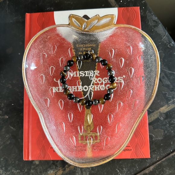 Accessories | Gold Trimmed Glass Strawberry Dish Fading To Gold Trim ...